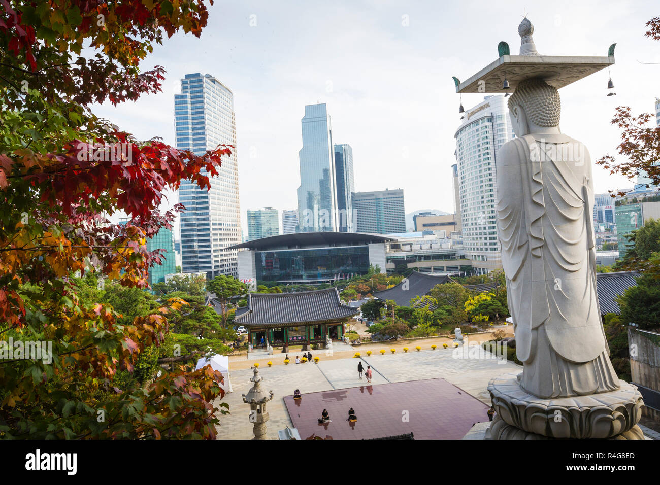 Gangnam style statue hi-res stock photography and images - Alamy