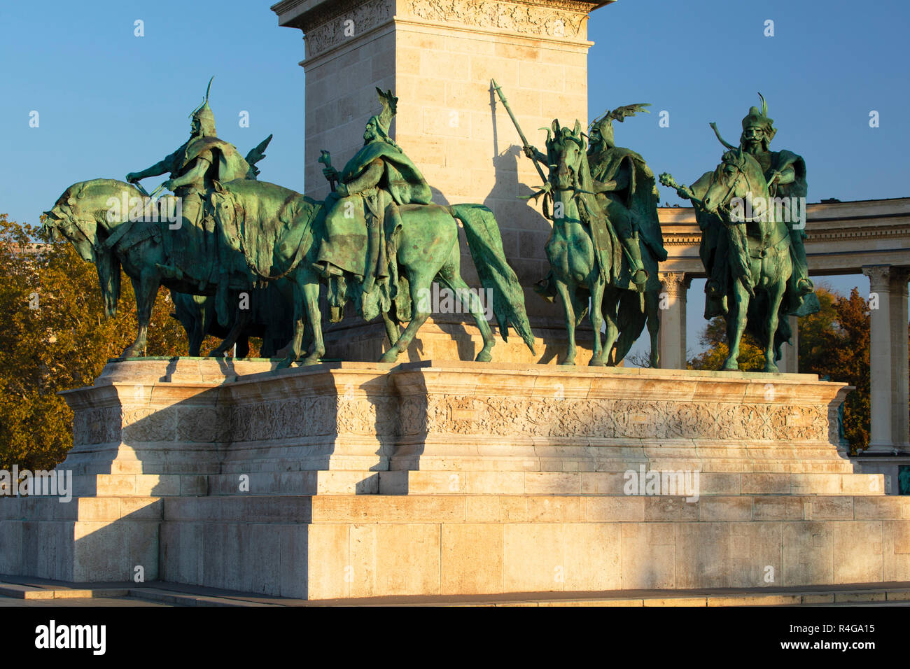 Statue of the heroes hi-res stock photography and images - Alamy