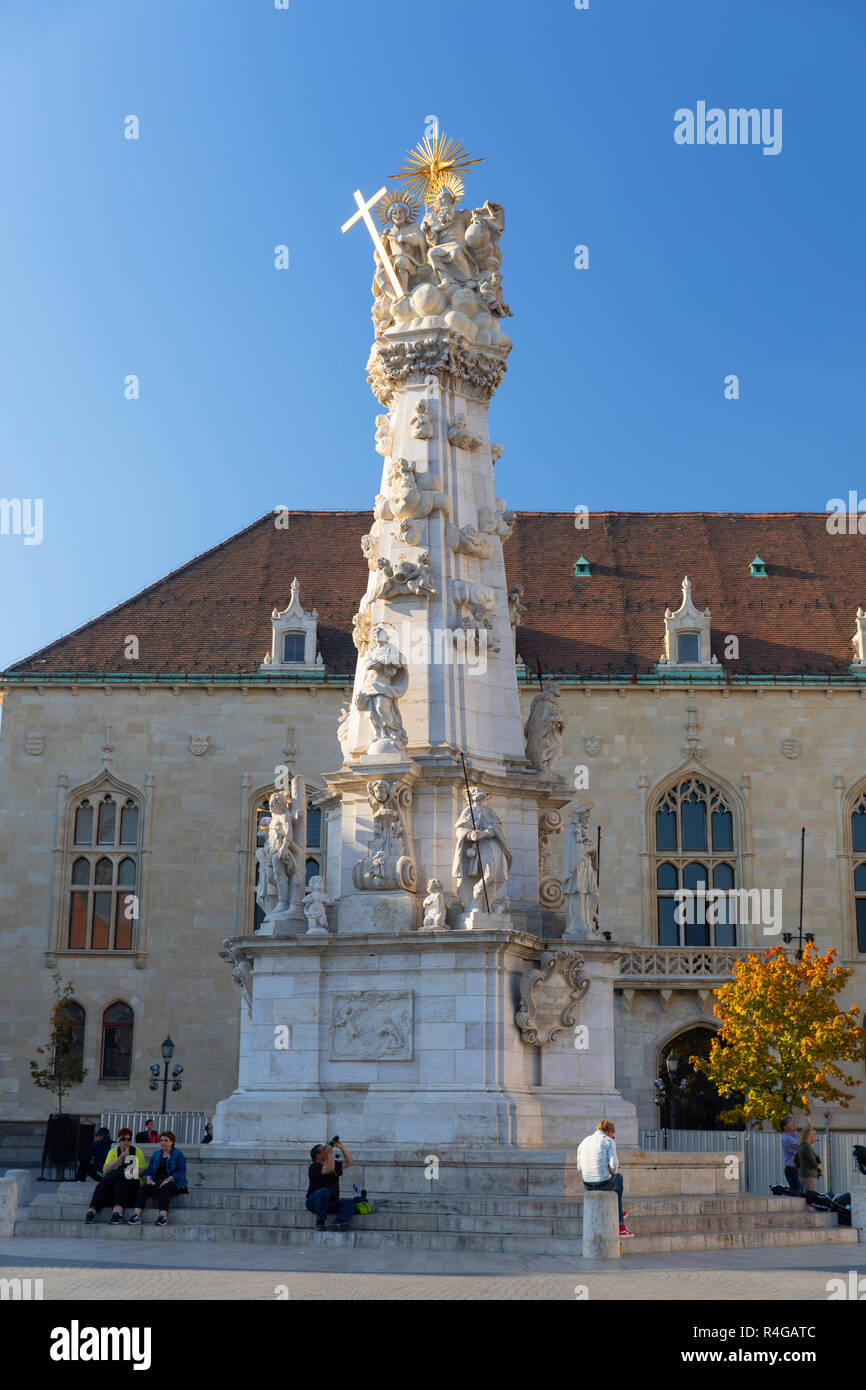 Trinity statue hi-res stock photography and images - Alamy