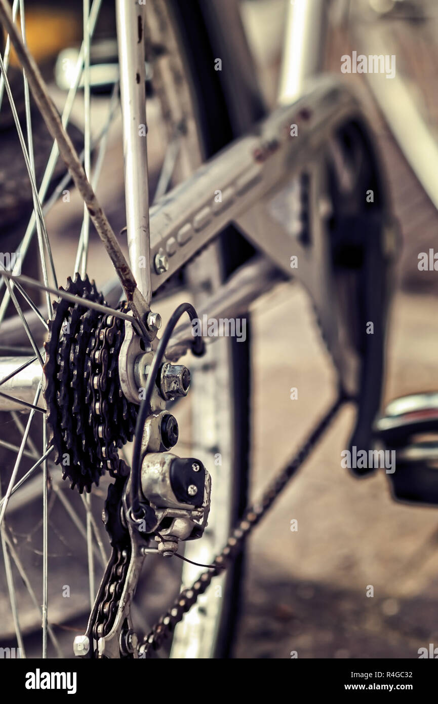 Bicycle. Chain and rear gear Stock Photo - Alamy