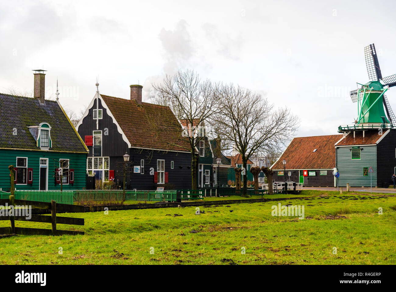 Rural Dutch scenery in Zaanse Schans village Stock Photo - Alamy
