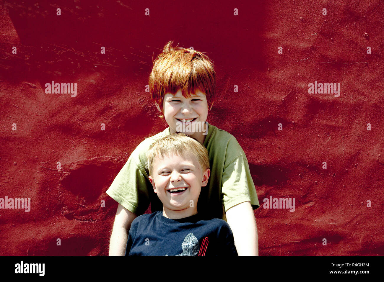 two brothers laughing Stock Photo - Alamy