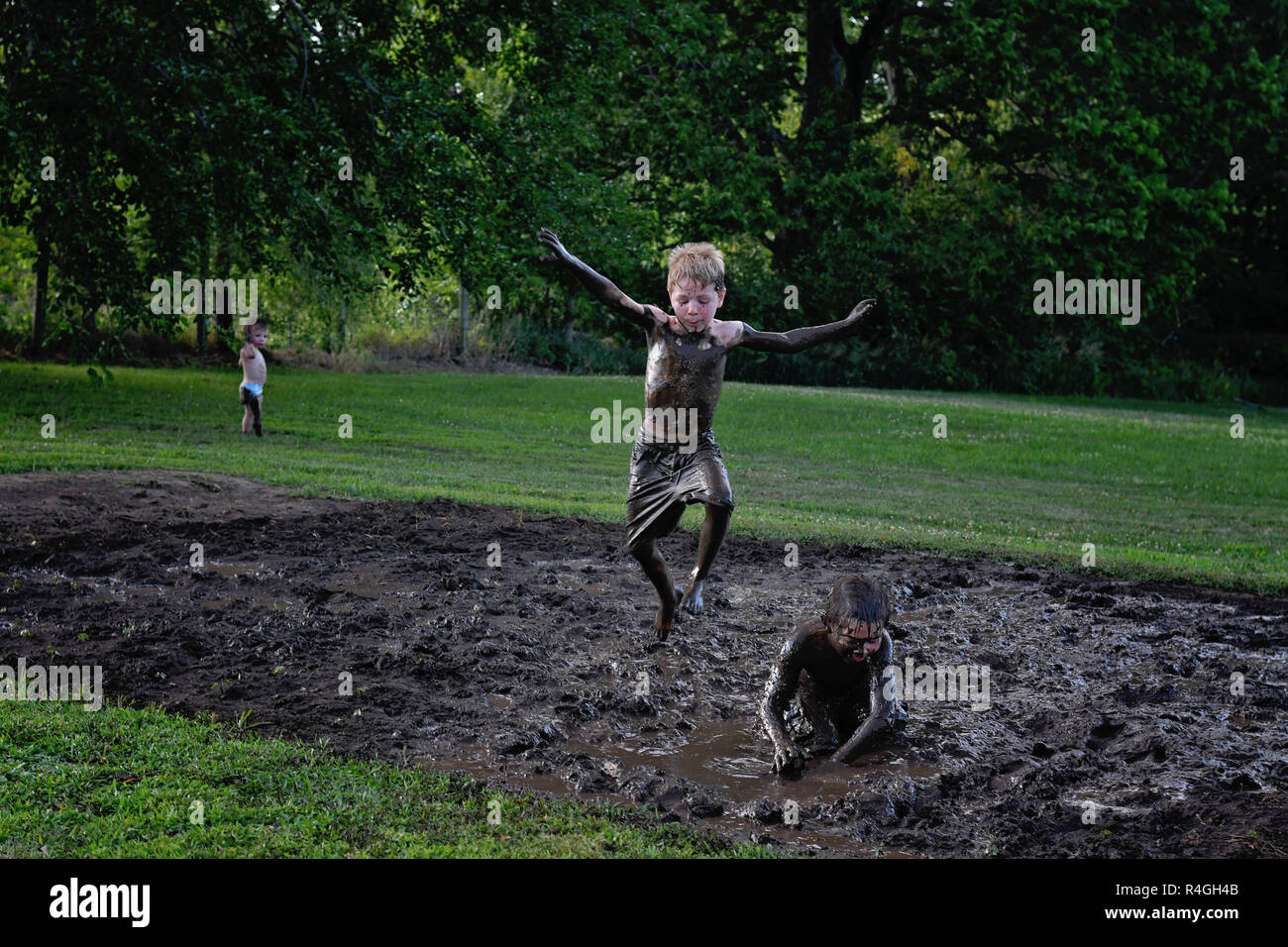 Playing in the mud hi-res stock photography and images - Alamy