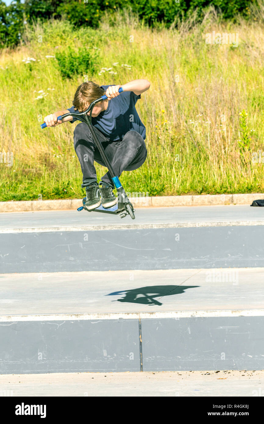 Push box ramp hi-res stock photography and images - Alamy