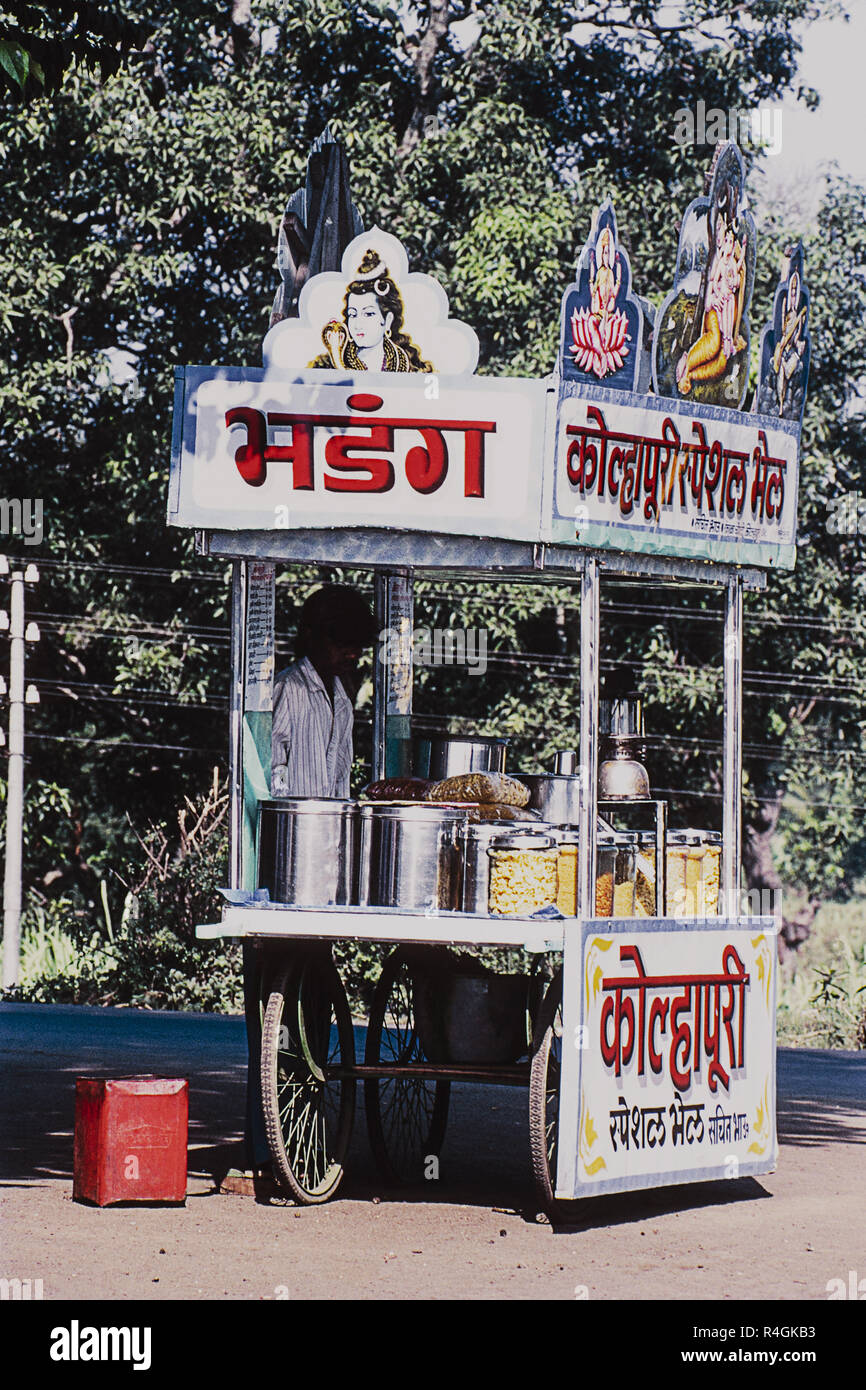 Roadside Selling India High Resolution Stock Photography and Images - Alamy