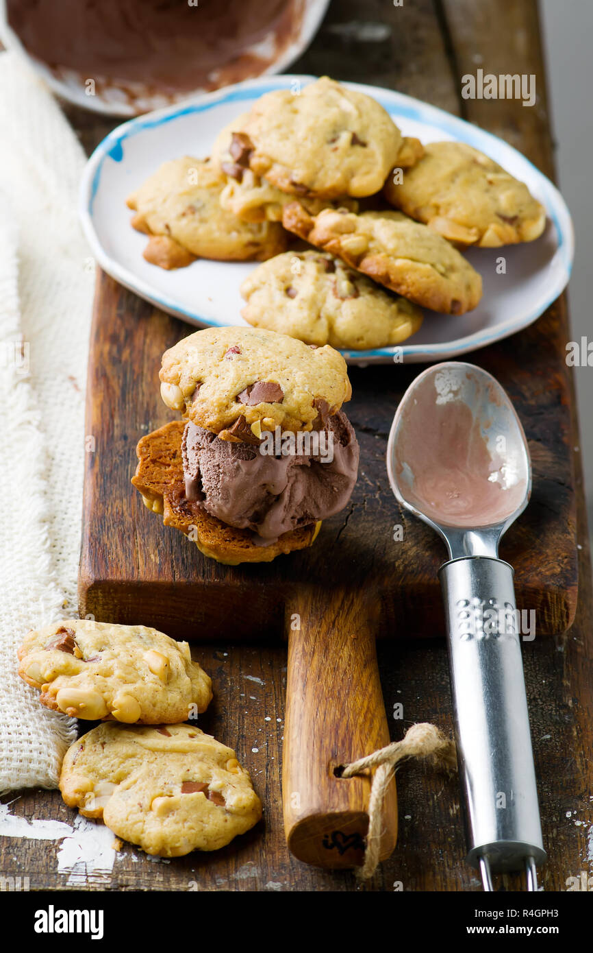 Chunky chocolate chip cookie hi-res stock photography and images - Alamy