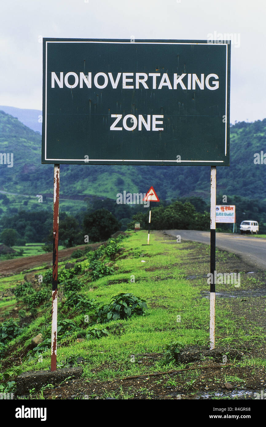 Highway information sign hi-res stock photography and images - Alamy