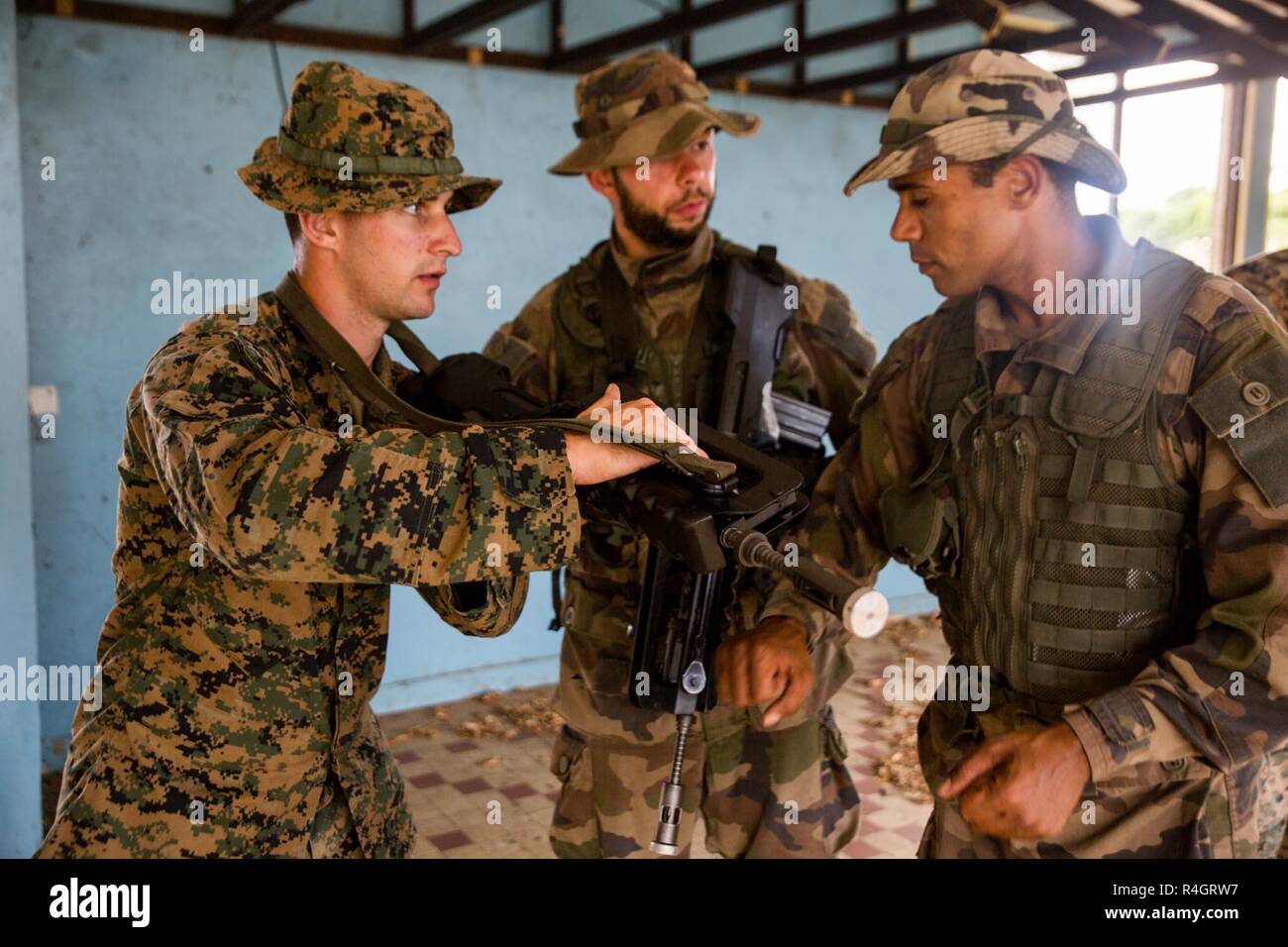 Famas f1 hi-res stock photography and images - Alamy