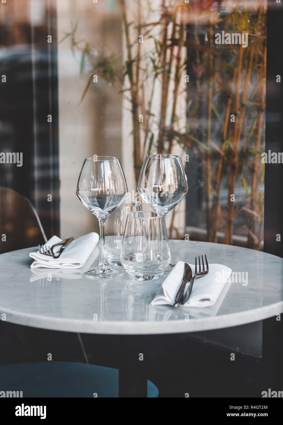 Fancy french restaurant interior decor hi-res stock photography and ...