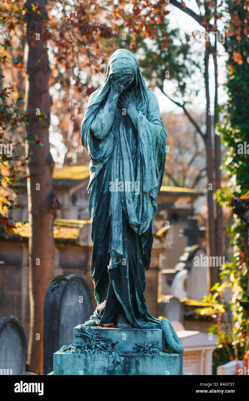 Grieving Statue High Resolution Stock Photography and Images - Alamy