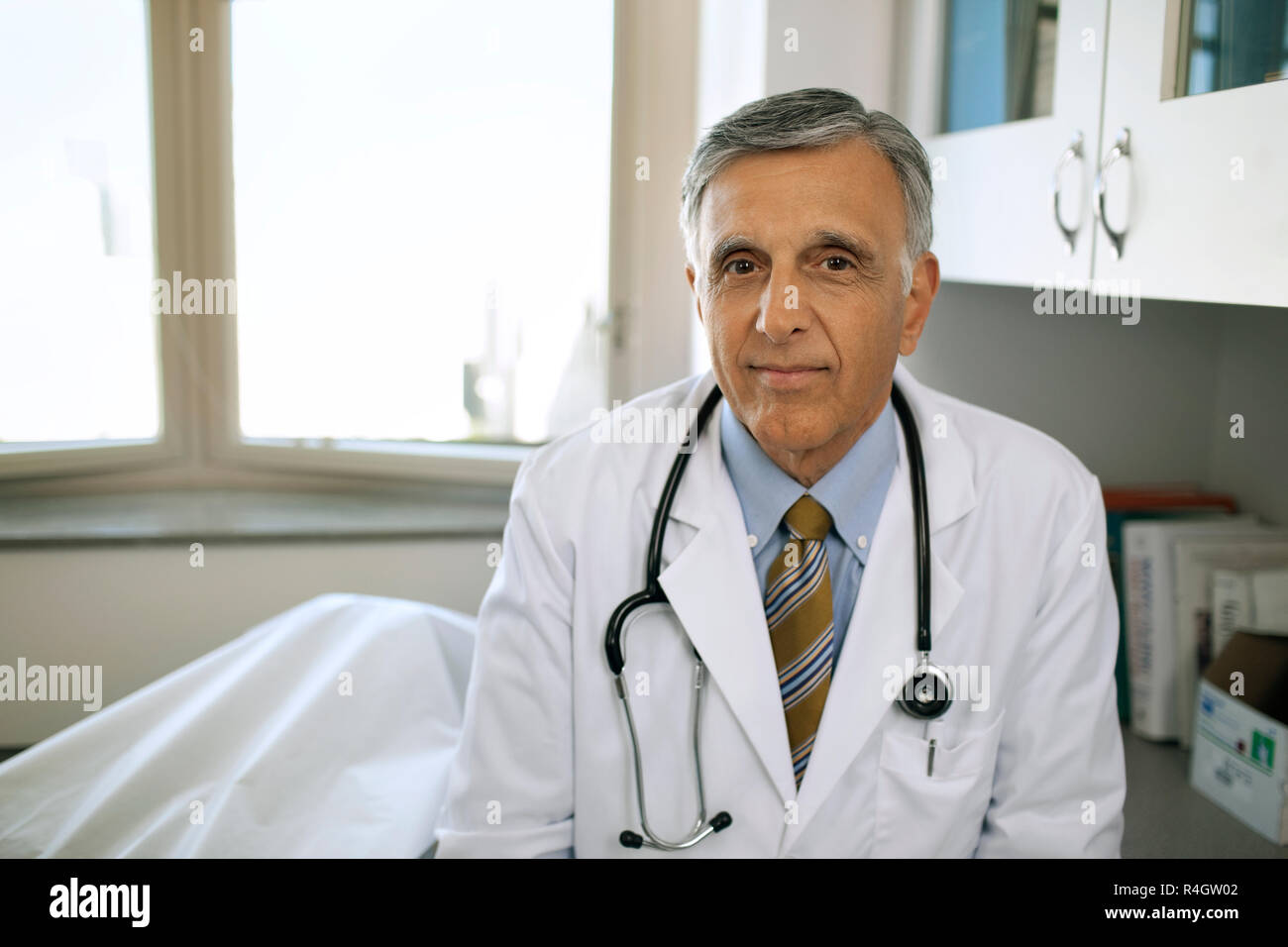 Old portraits of doctors hi-res stock photography and images - Alamy