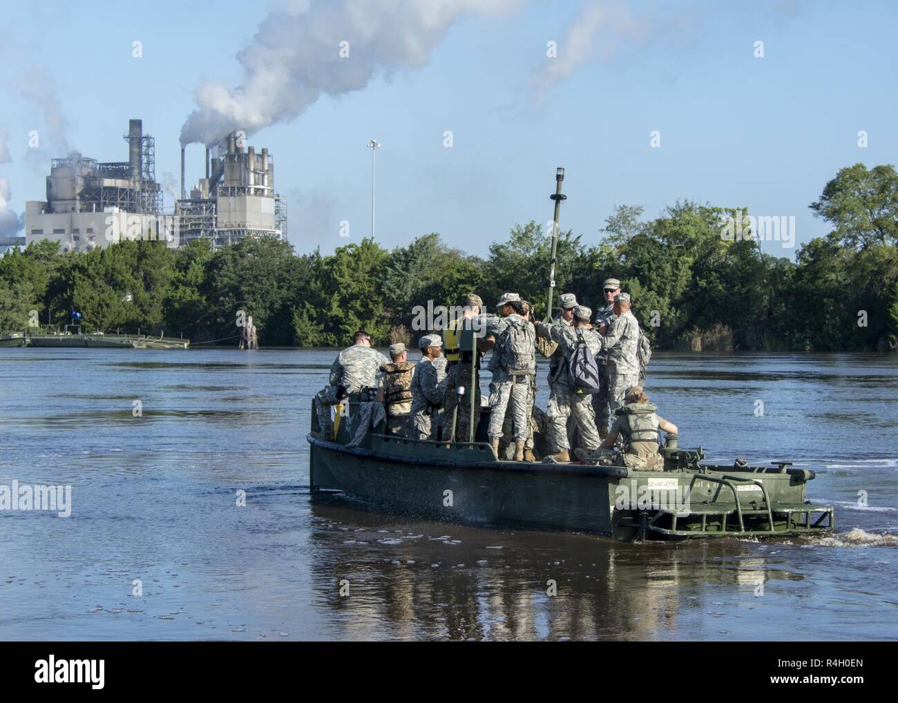 South Carolina National Guard Soldiers from the 125th Multi-Role Bridge ...