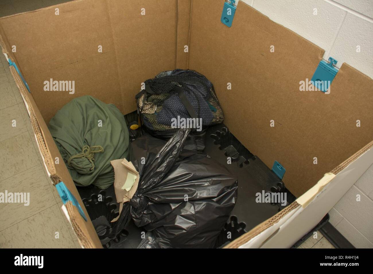 Us army laundry operations hi-res stock photography and images - Alamy