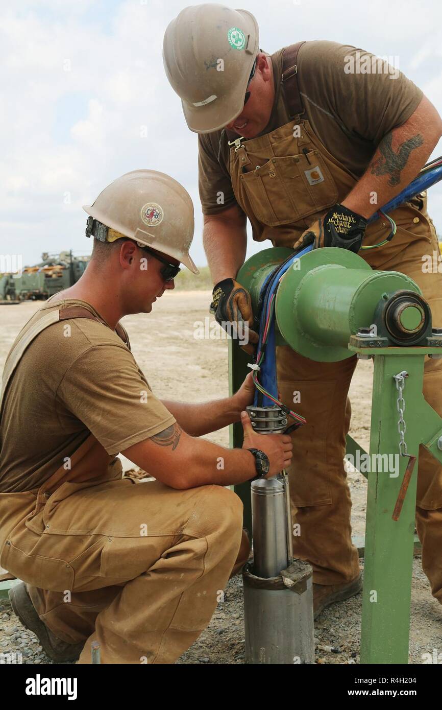 U s navy chief equipment operator hi-res stock photography and images ...
