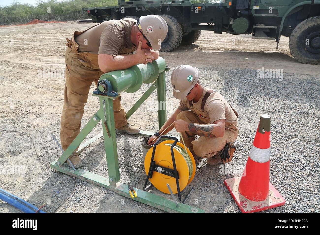 U s navy chief equipment operator hi-res stock photography and images ...