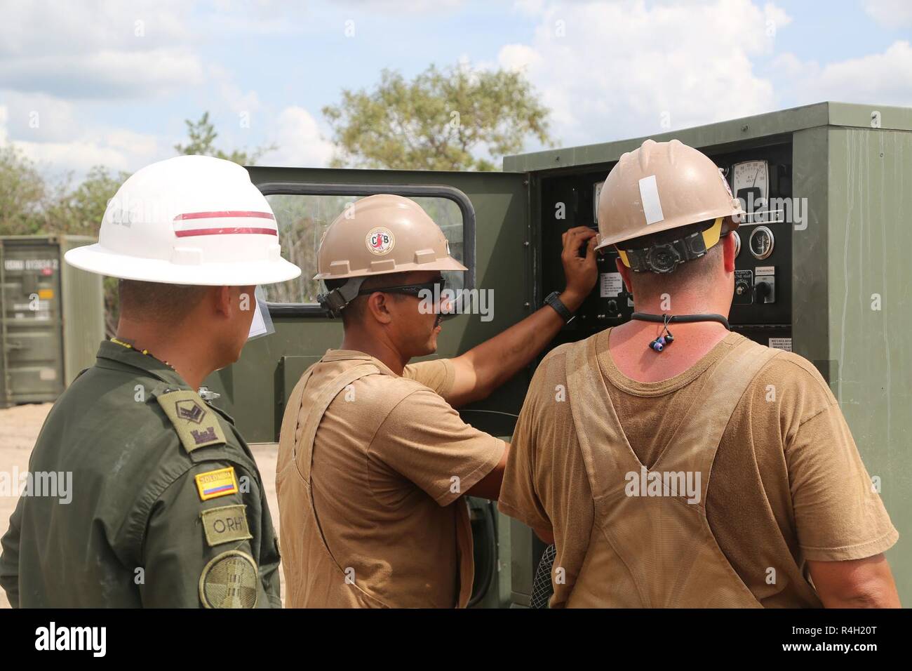U s navy construction electrician 3rd hi-res stock photography and ...