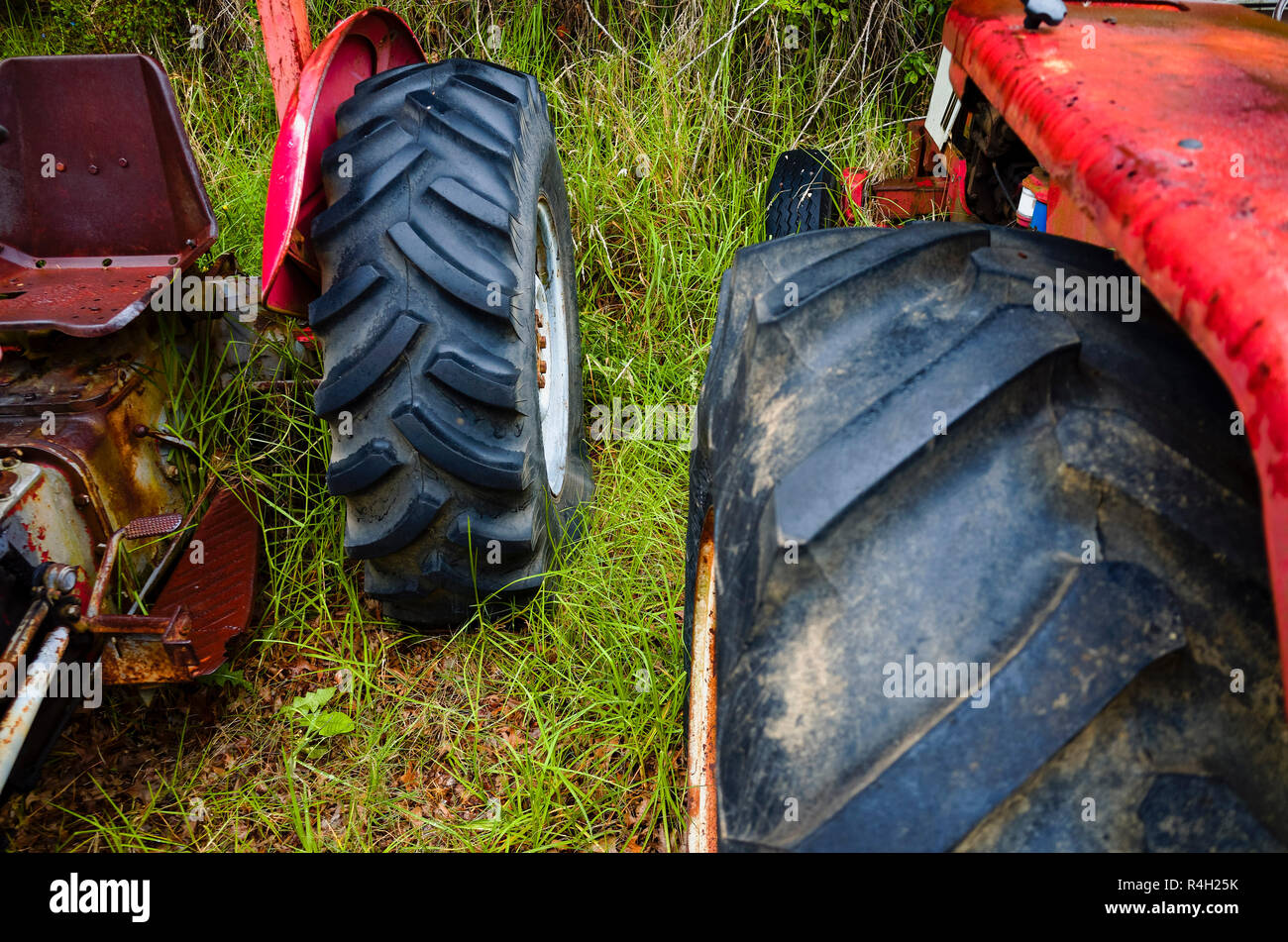 Two old red tractors hi-res stock photography and images - Alamy