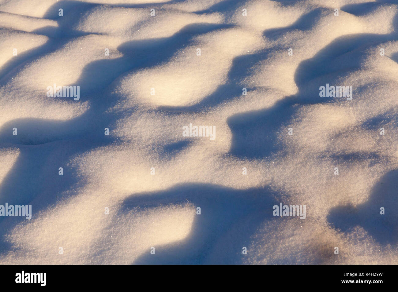 Snow drift mound hi-res stock photography and images - Alamy