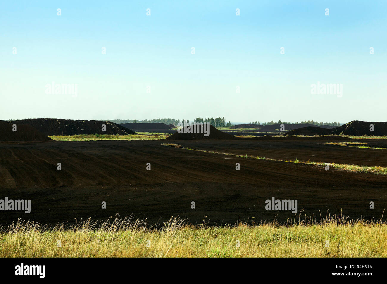extraction of peat Stock Photo - Alamy