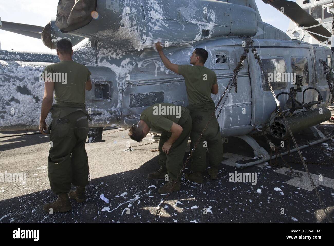 Uss grayson hi-res stock photography and images - Alamy