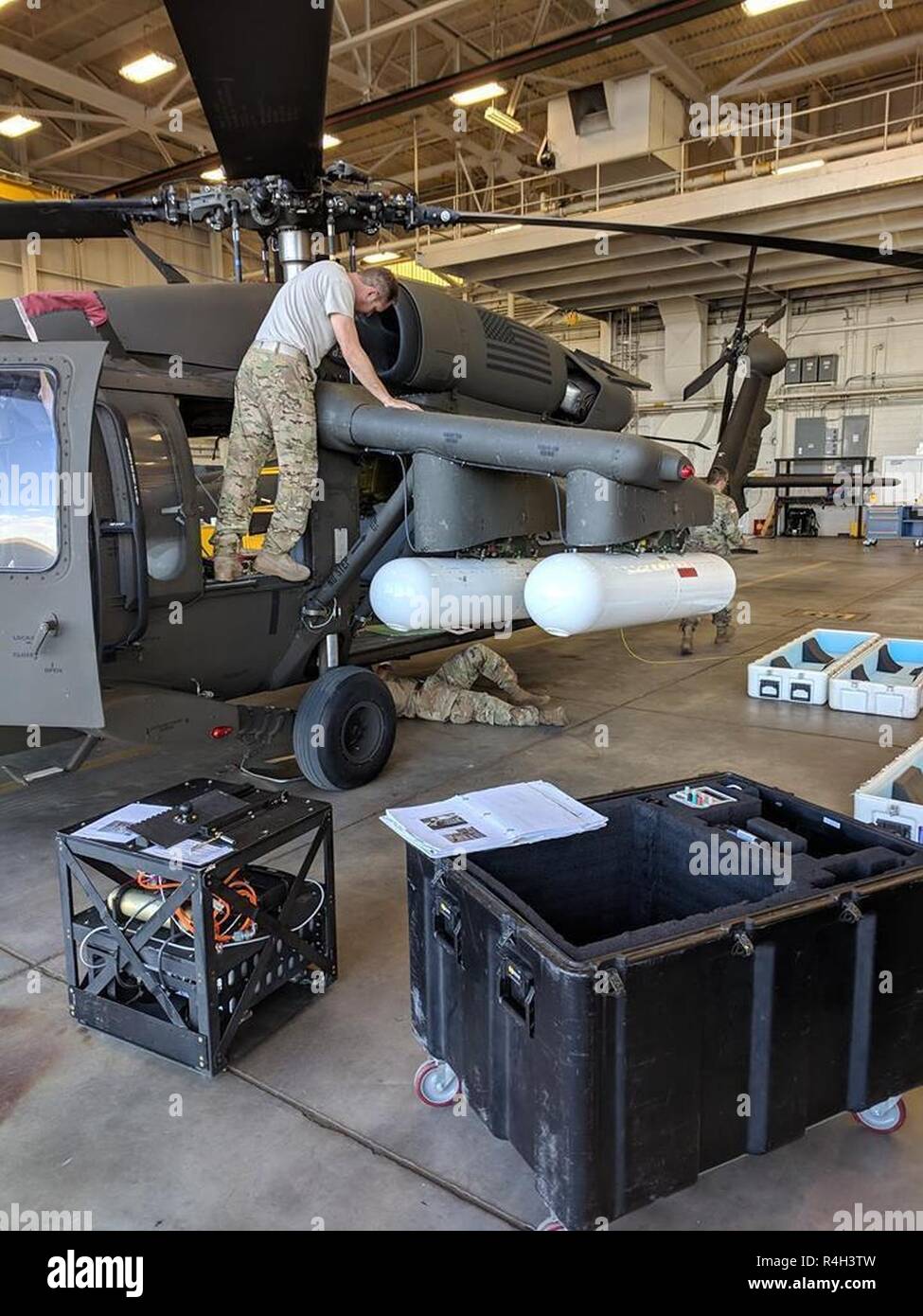 A Blackhawk crew from Alpha Company 7-158th Aviation Regiment - GSAB ...