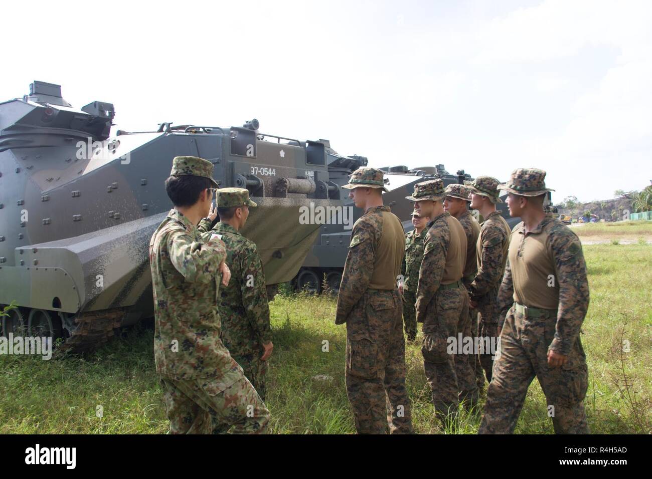 Us soldiers in amphibious vehicle hi-res stock photography and images ...
