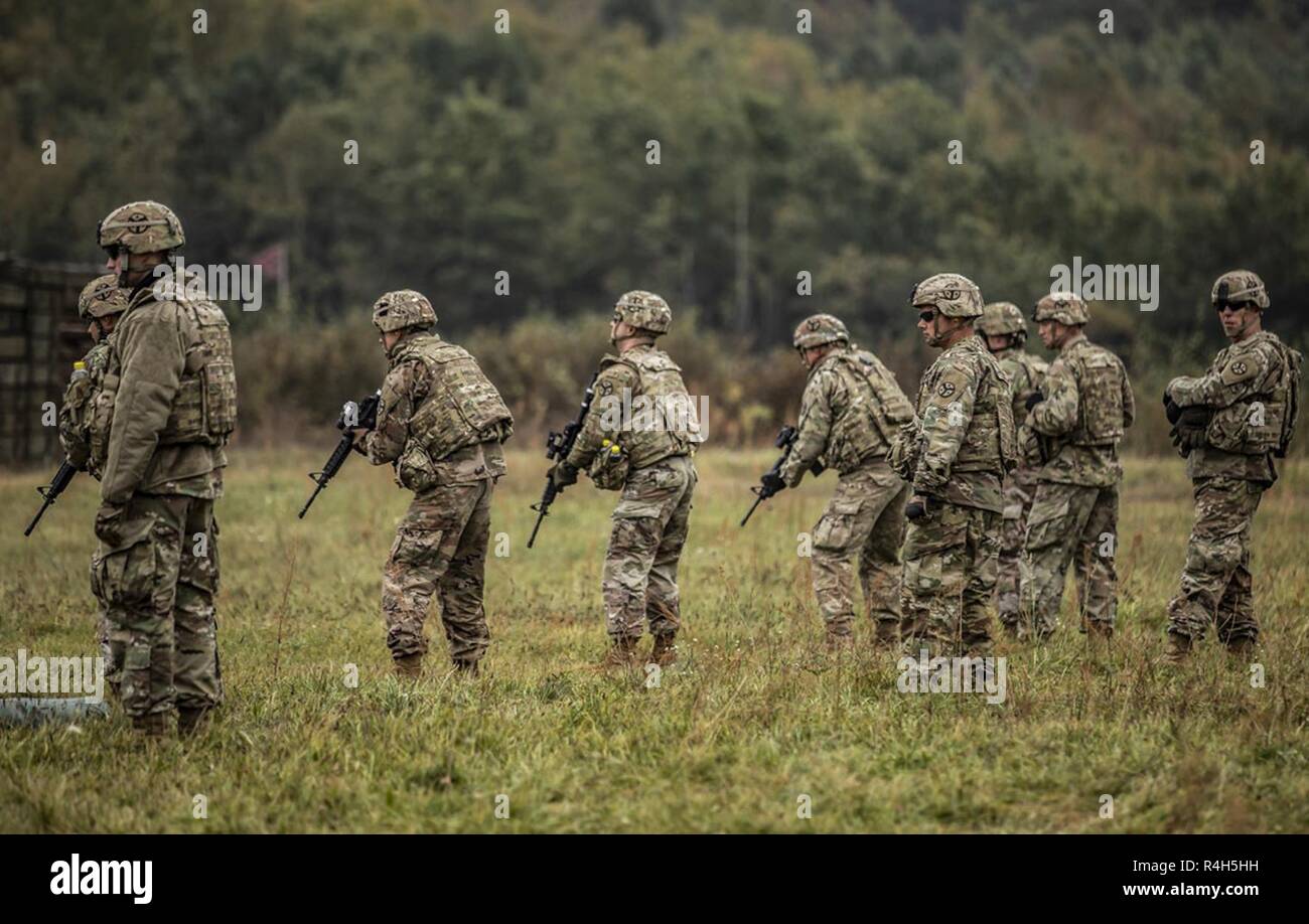 278th Armored Cavalry Regiment Soldiers practice reflexive fire while ...