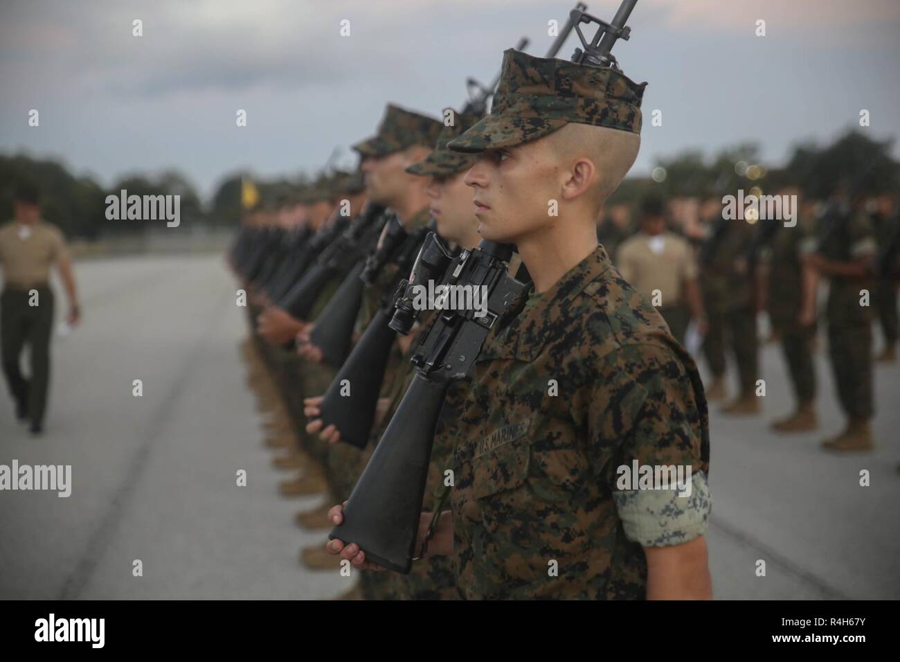 Recruits with Echo Company, 2nd Recruit Training Battalion, perform ...