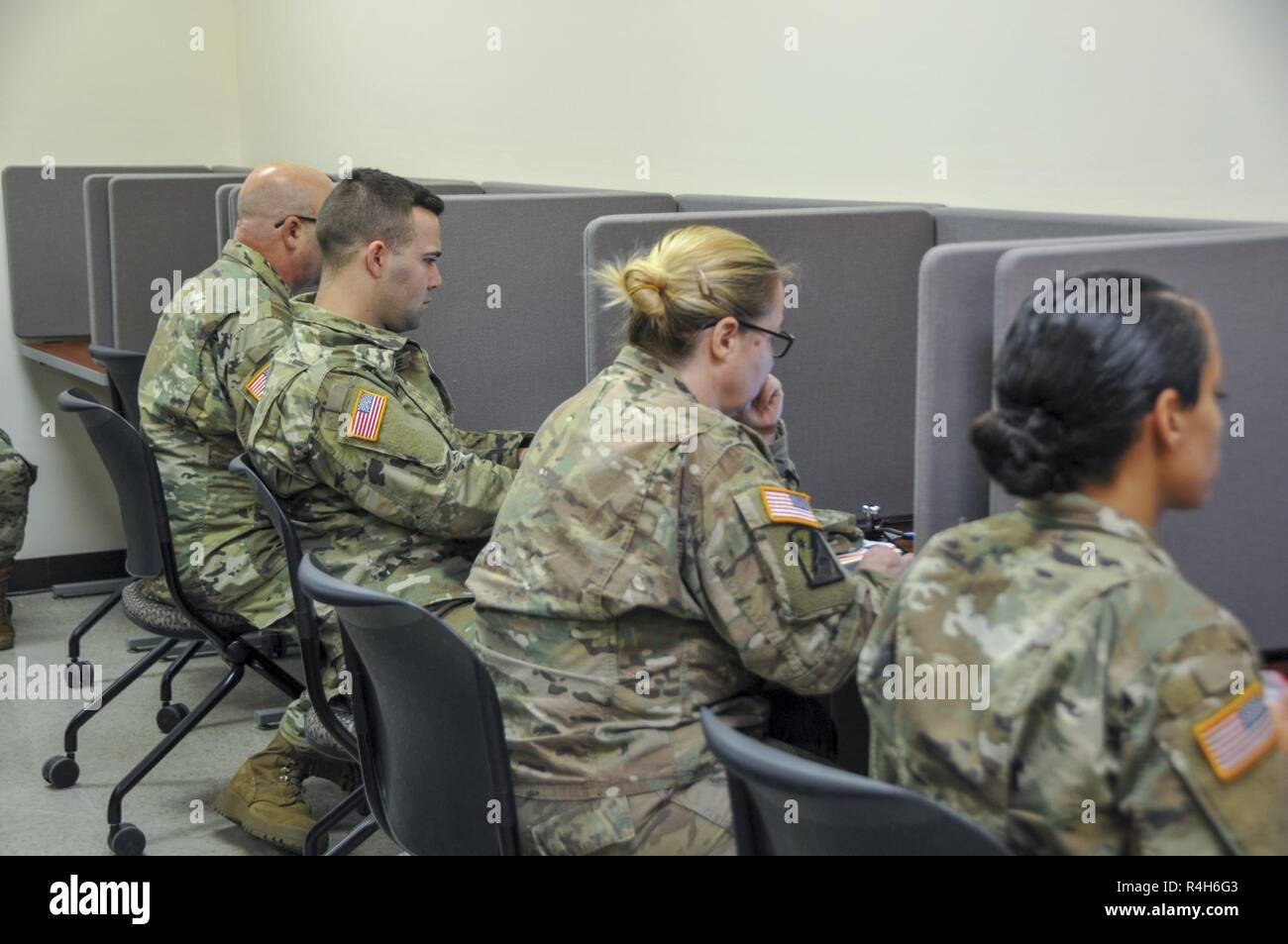 Us air force personnel on computers hi-res stock photography and images ...