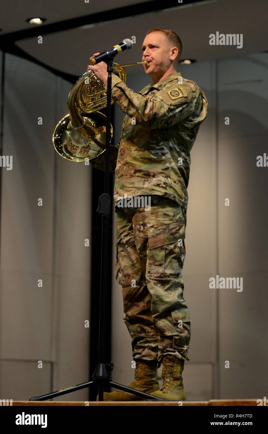 Army flute player hi-res stock photography and images - Alamy
