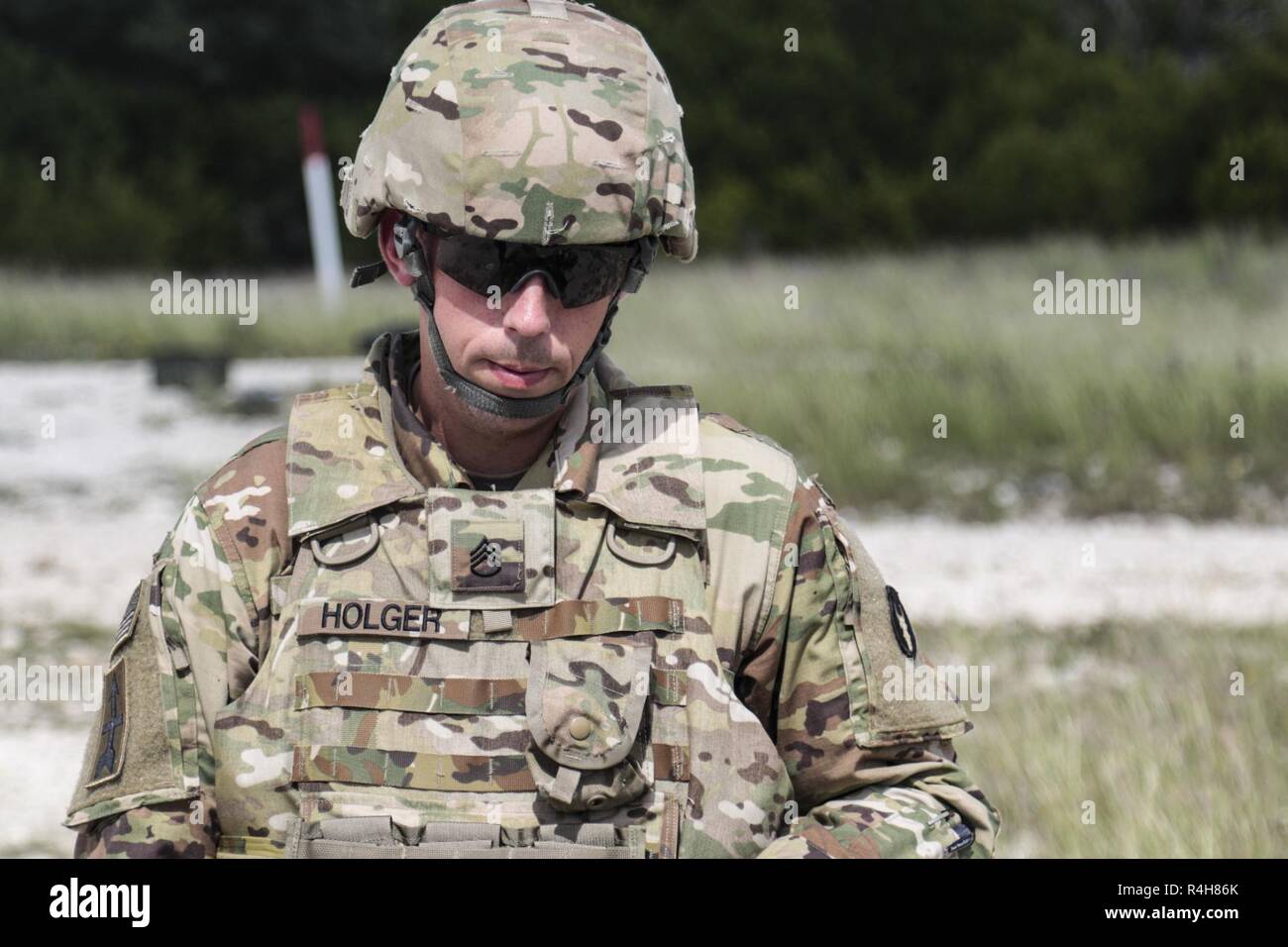 Deploying Soldiers of the 34th Red Bull Infantry Division take to the ...