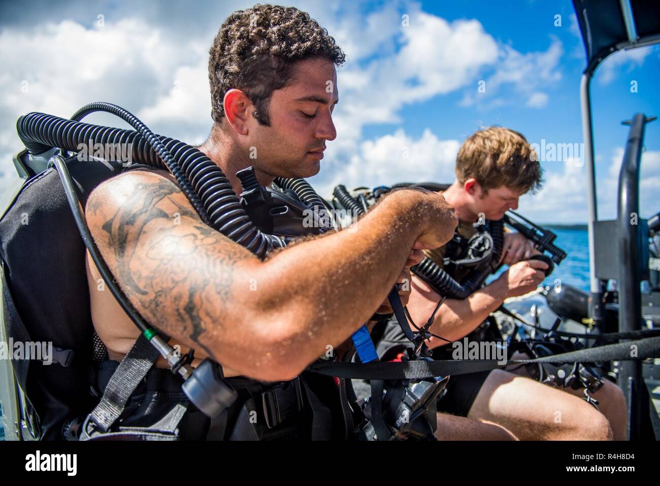 Closed circuit breathing apparatus hi-res stock photography and images ...