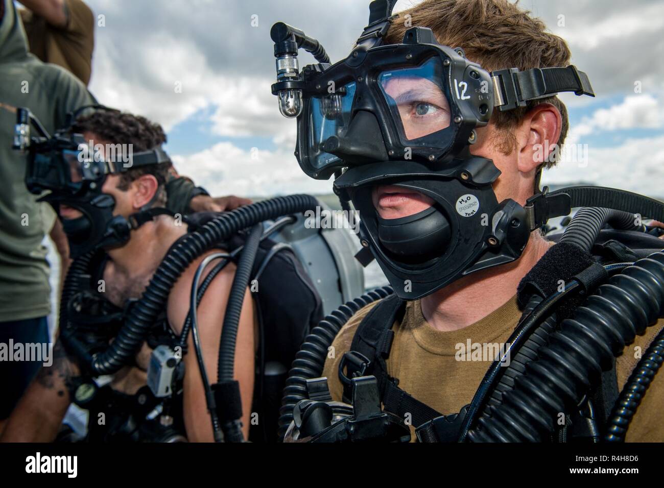 Closed circuit breathing apparatus hi-res stock photography and images ...