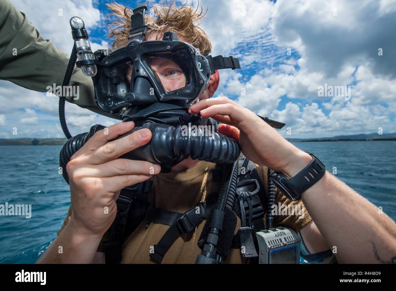 Closed circuit breathing apparatus hi-res stock photography and images ...