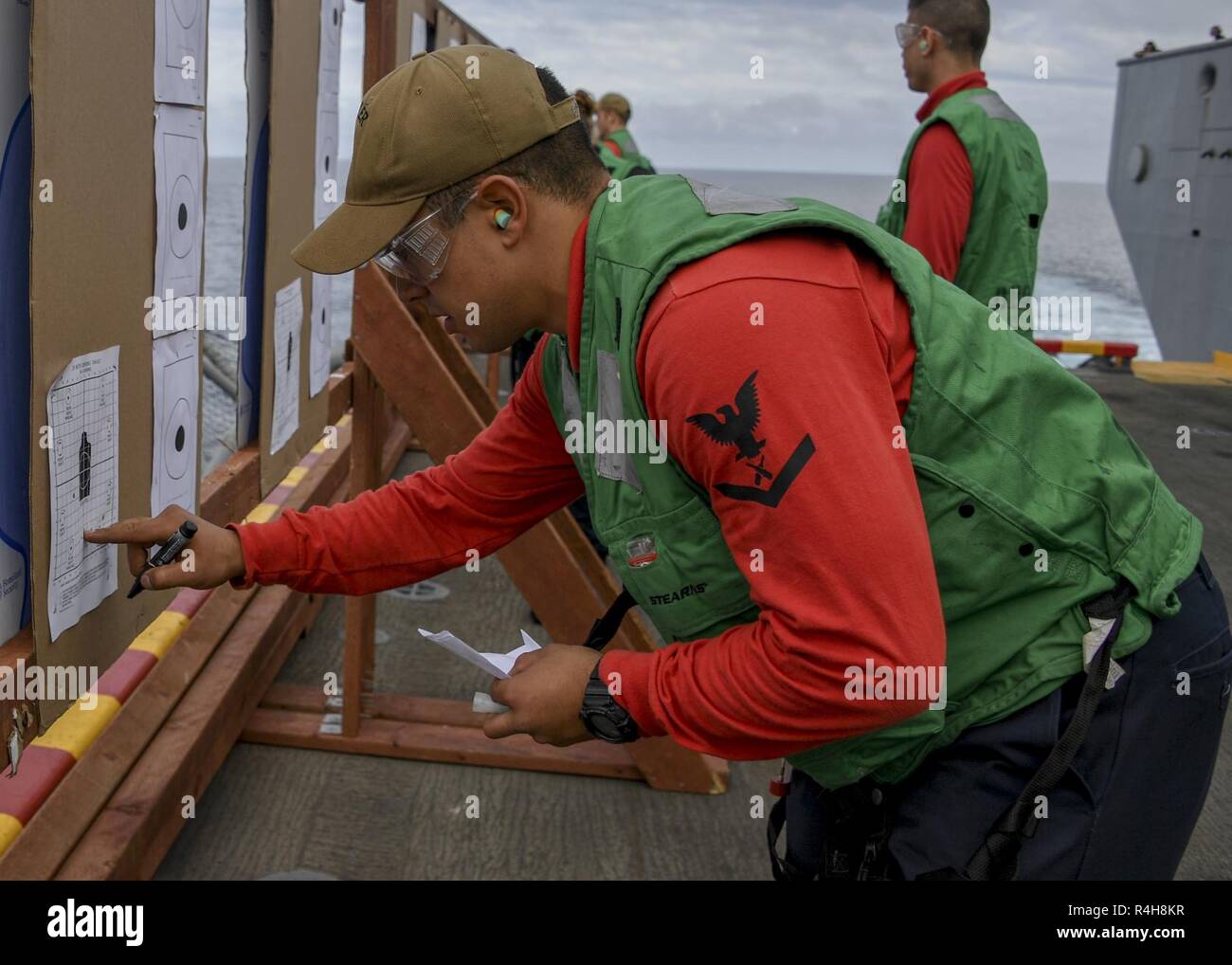 EASTERN PACIFIC OCEAN (Oct. 3, 2018) Gunner’s Mate 3rd Class Joshua ...