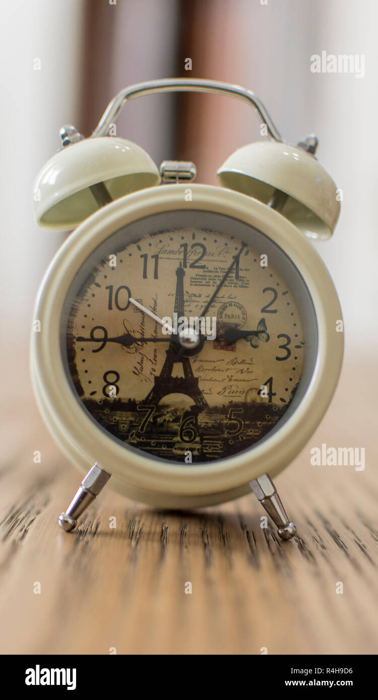 Retro tick icon hi-res stock photography and images - Alamy