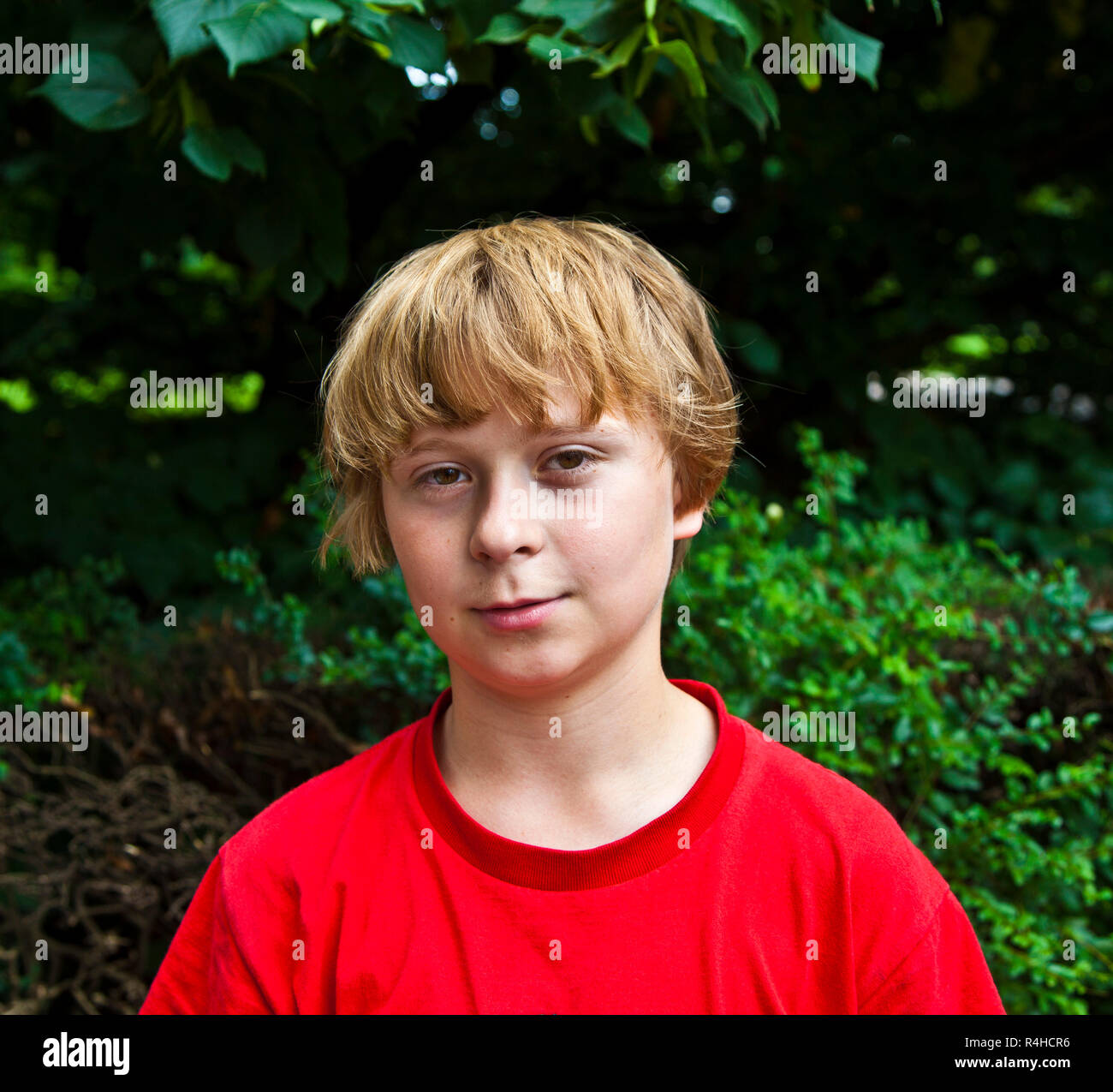 smiling happy young boy with green eyes Stock Photo - Alamy smiling happy young boy with green eyes Stock Photo - Alamy