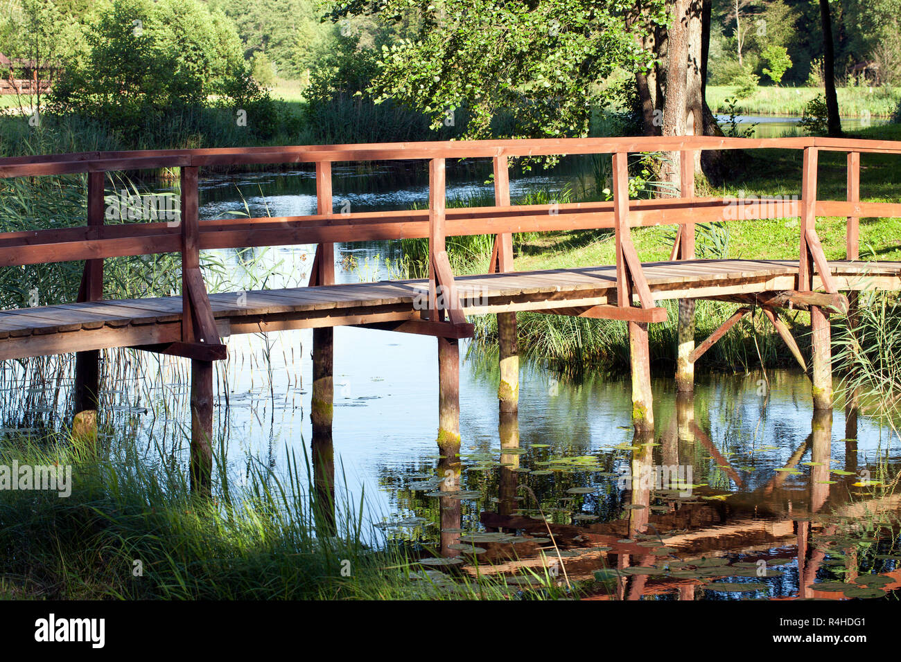 Single plank bridge hi-res stock photography and images - Alamy
