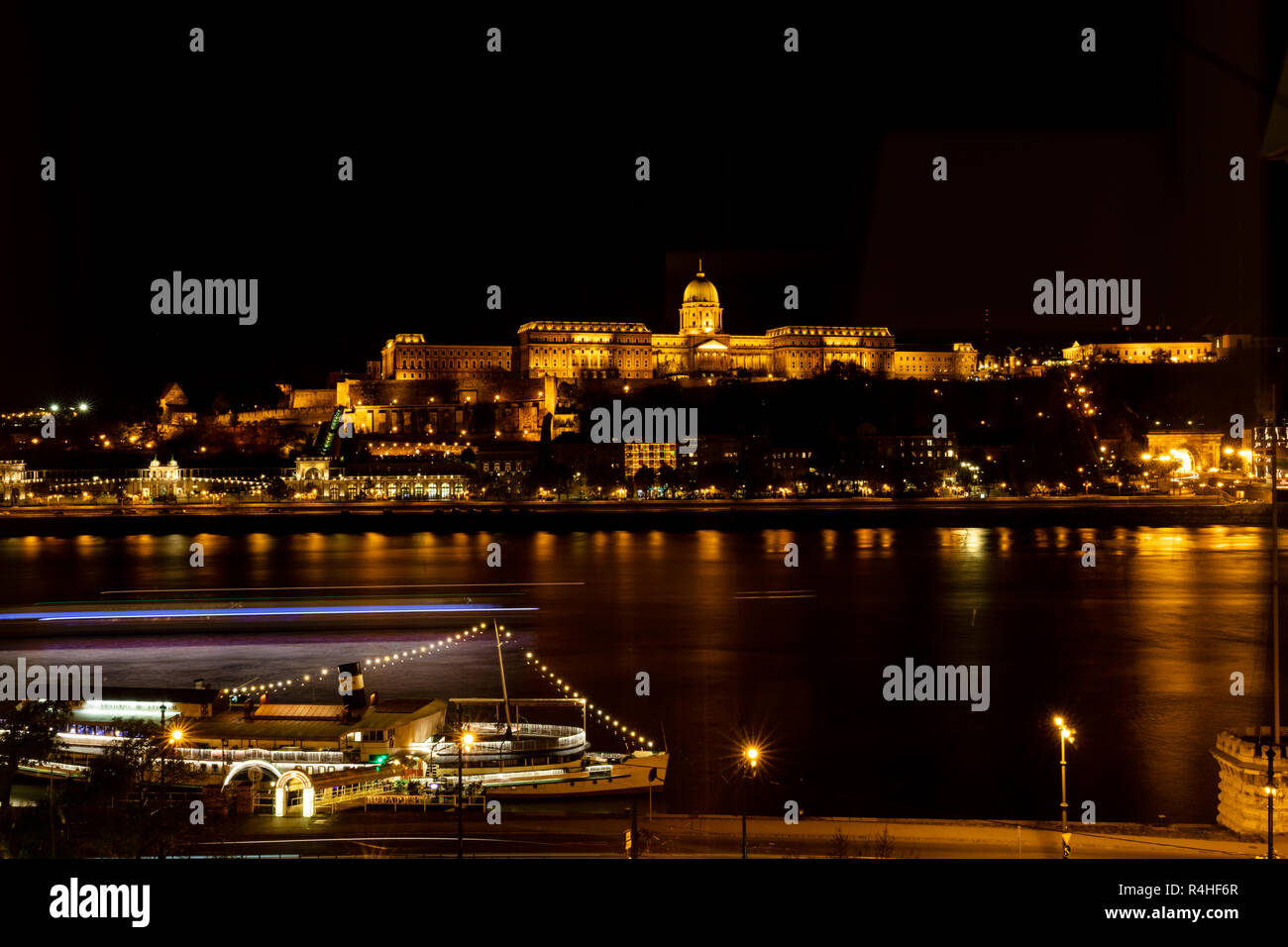 Night view of the Buda Castle Stock Photo - Alamy