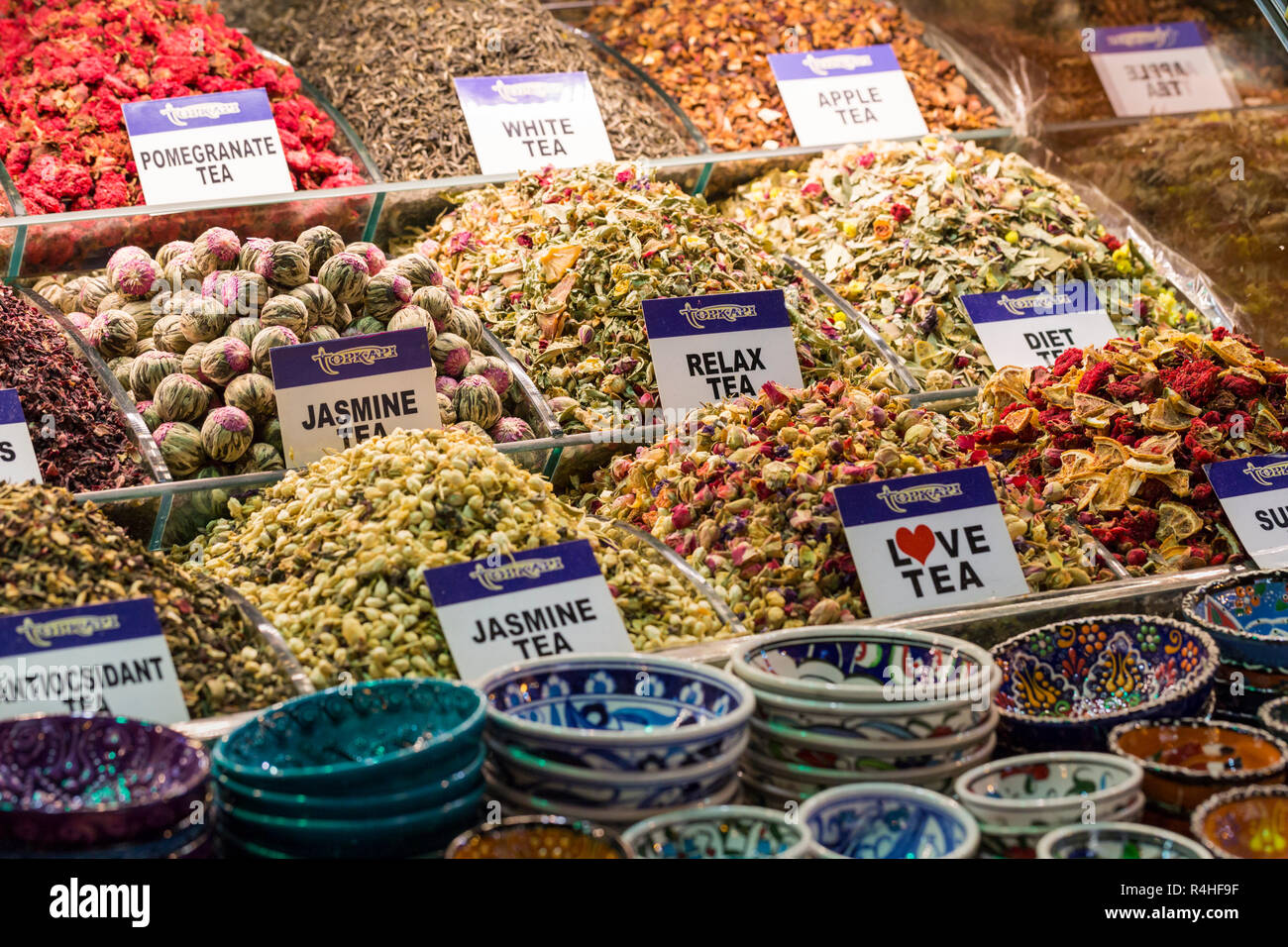 Tea shop in Grand Bazaar, Istanbul, Turkey Stock Photo - Alamy