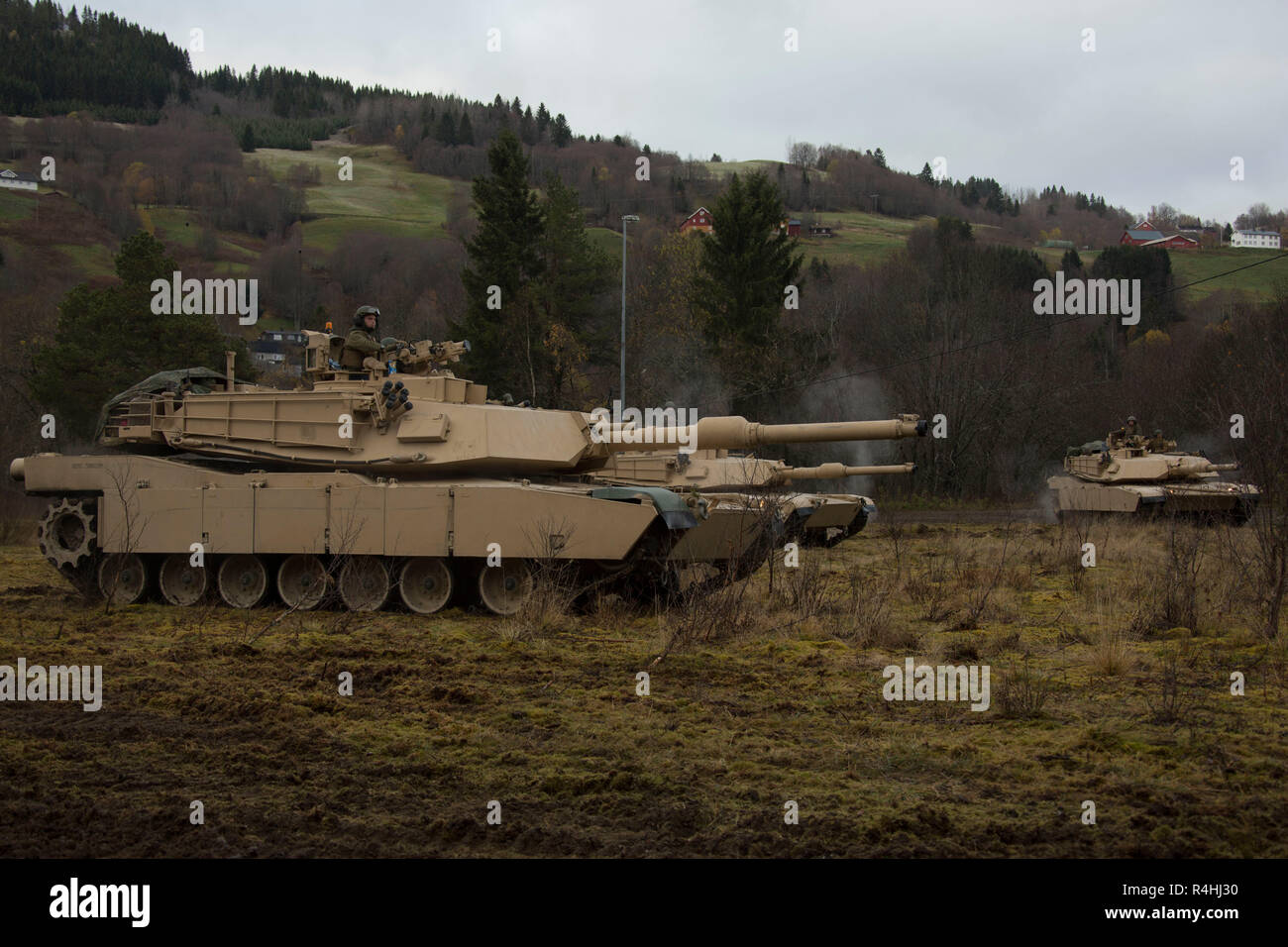 U S Marine Corps M1a1 Abrams Tanks With 2nd Tank Battalion 2nd Marine