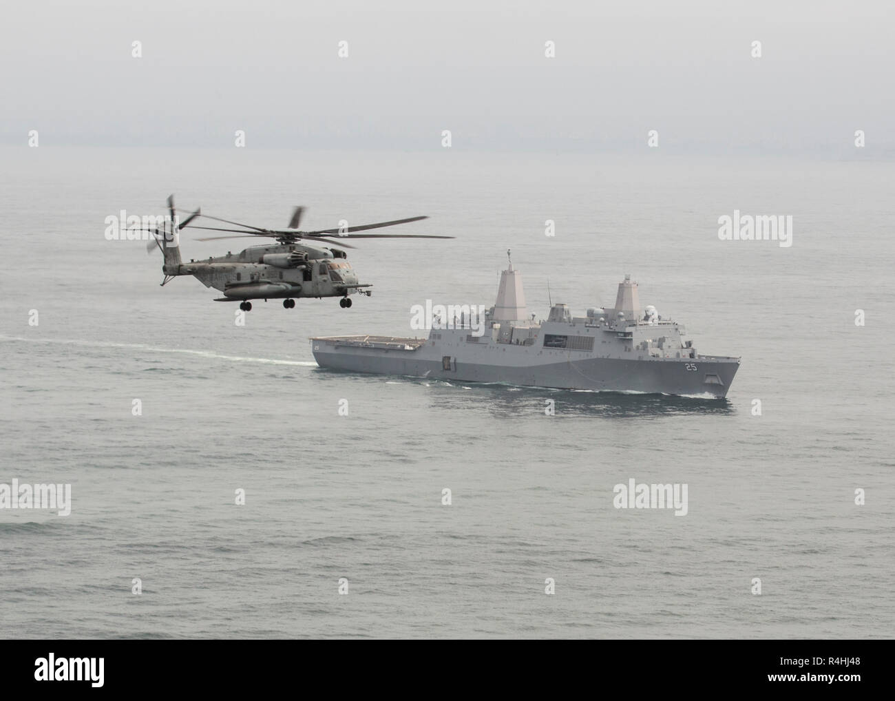 Uss somerset lpd 25 hi-res stock photography and images - Alamy