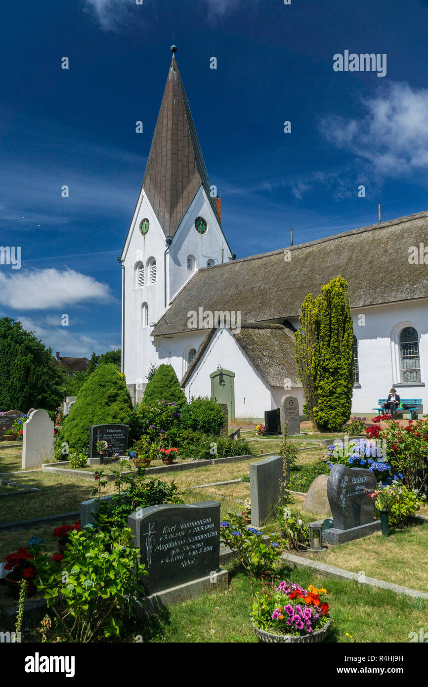 Nordfriesland, Cemetery and church of Saint Clemen in fog on Amrum ...