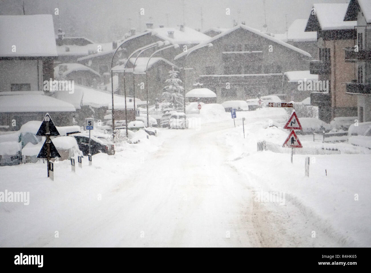 snow tempest on white mountains Stock Photo - Alamy