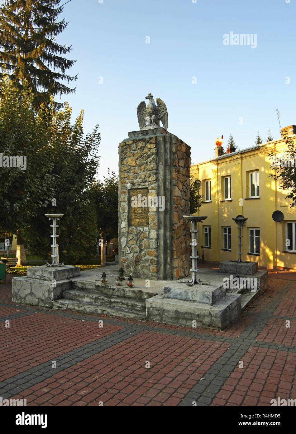 Monument polish soldiers killed hi-res stock photography and images - Alamy