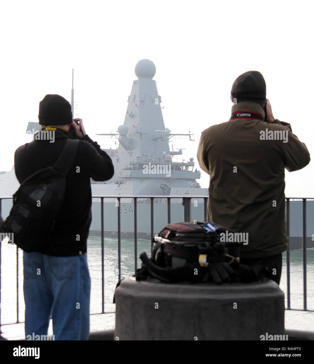 The RN destroyer HMS DIAMOND enters Portsmouth Harbour, UK on 23rd Nov ...