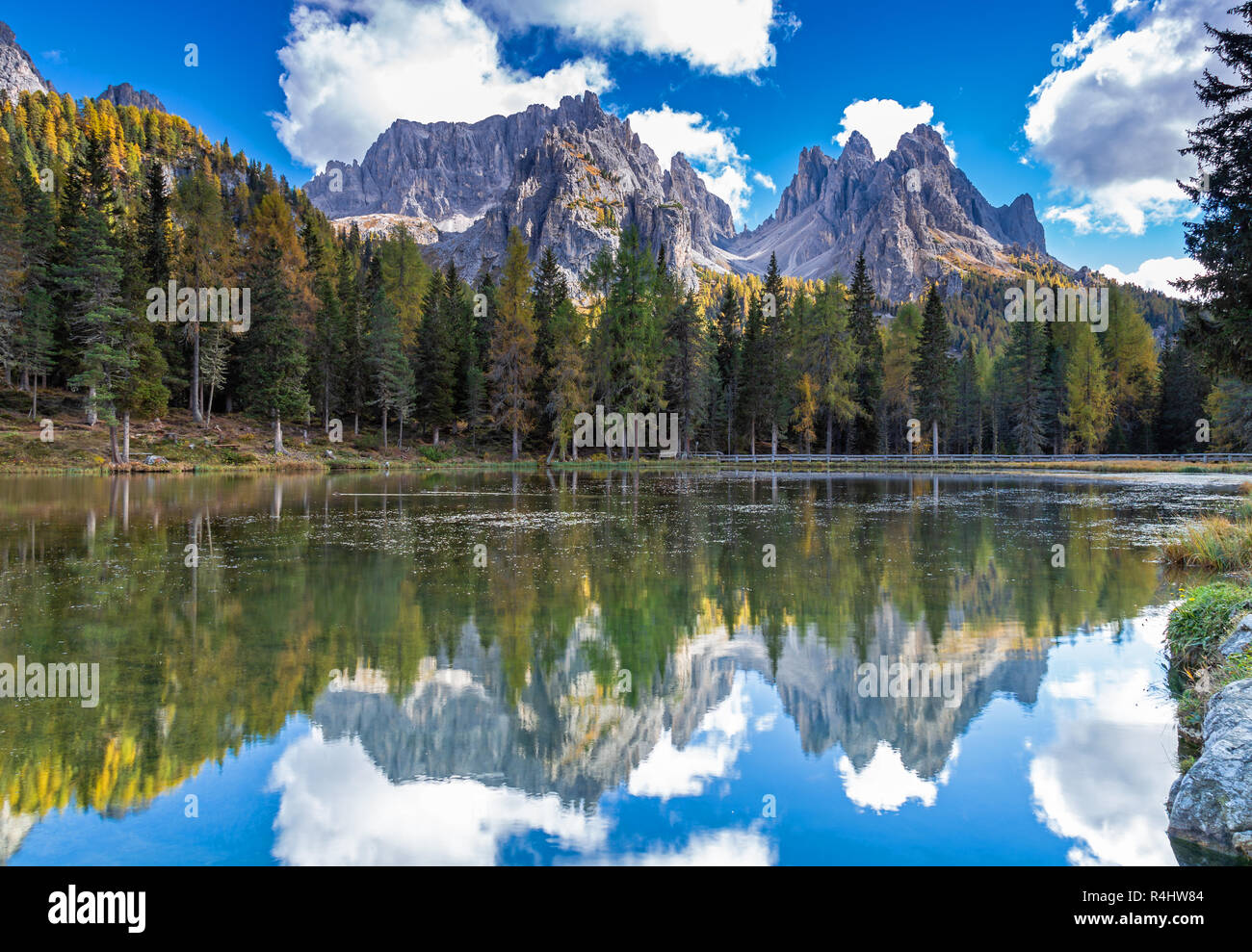 Autumn at Lake Antorno under Cadini peaks, Dolomites, South Tyrol Stock ...