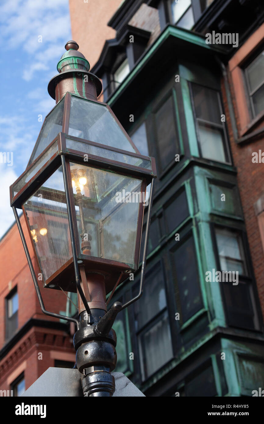 Old style street lamp in front of brownstones on Beacon Street, Back ...