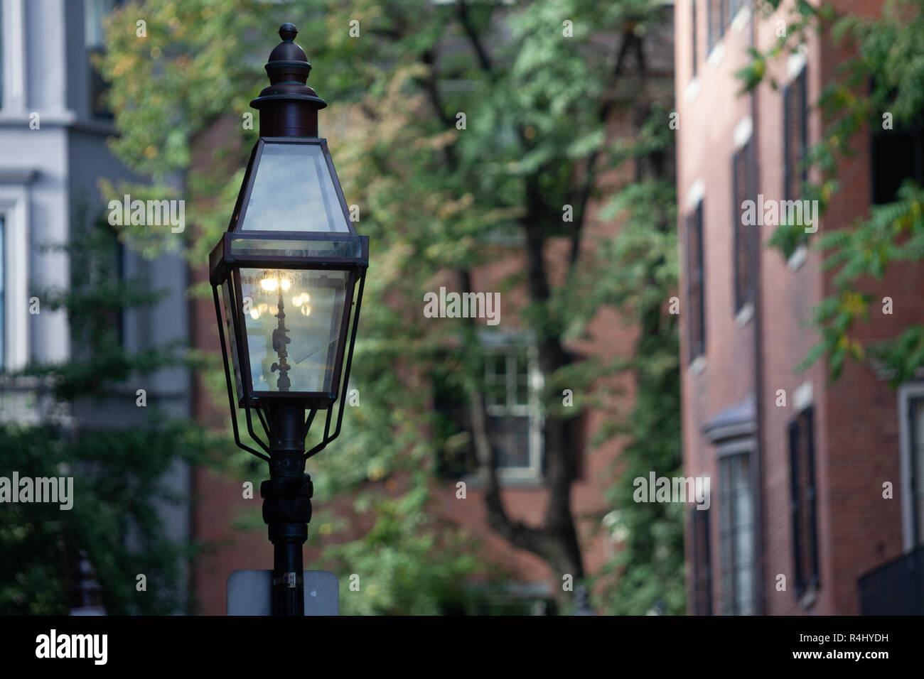 Old style street lamp in front of brownstones on Beacon Street, Back ...