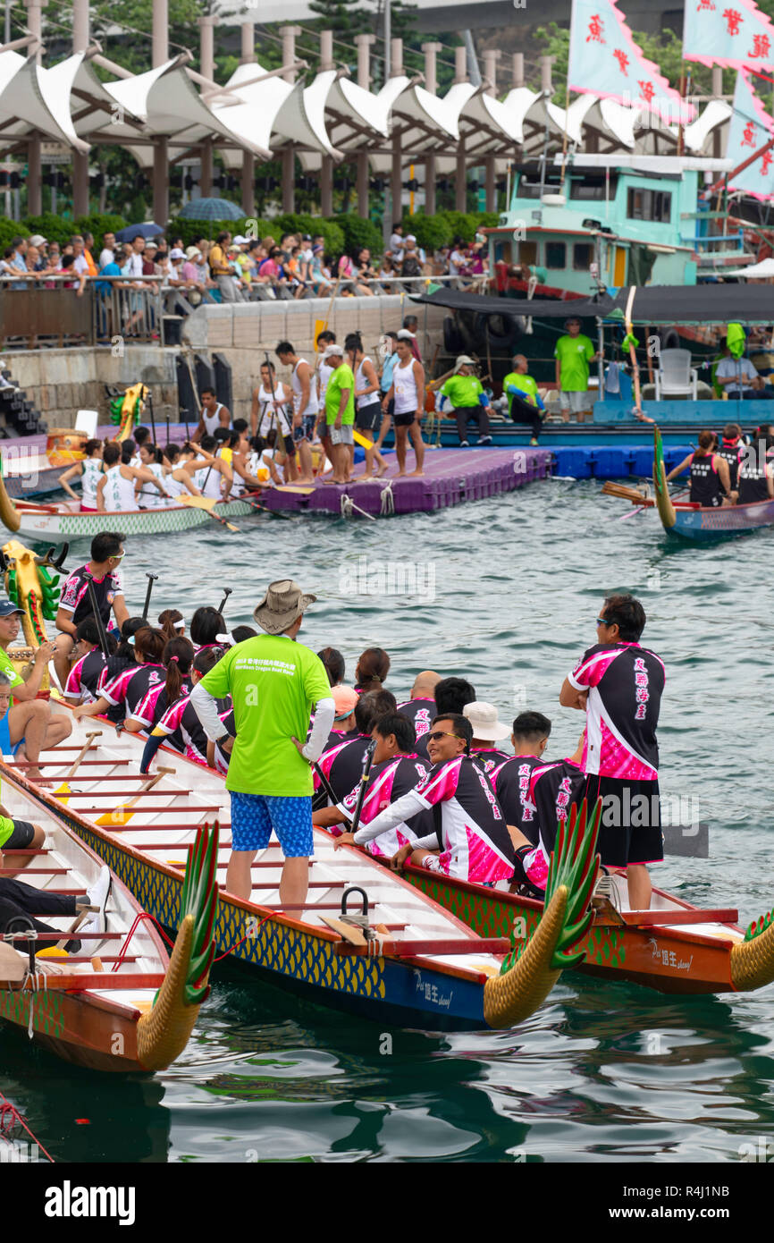 Teams at dragon boat races, Aberdeen, Hong Kong Island, Hong Kong Stock ...